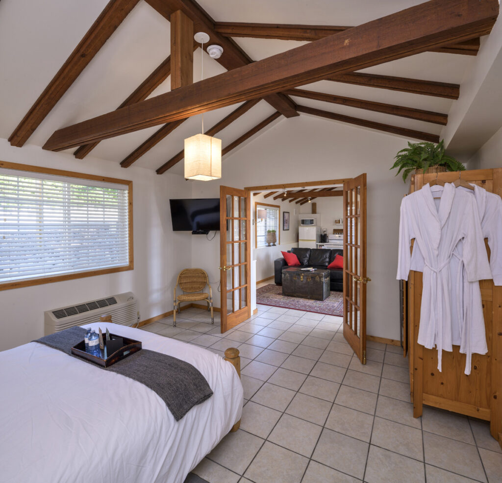 Four Shadows Guest House - Visit Penticton